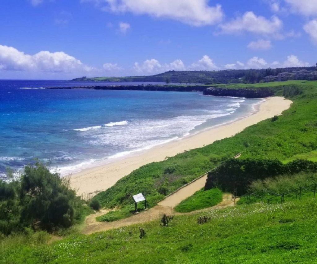 An Unforgettable Day: The Beauty of One'loa Beach in Hawaii - Your ...